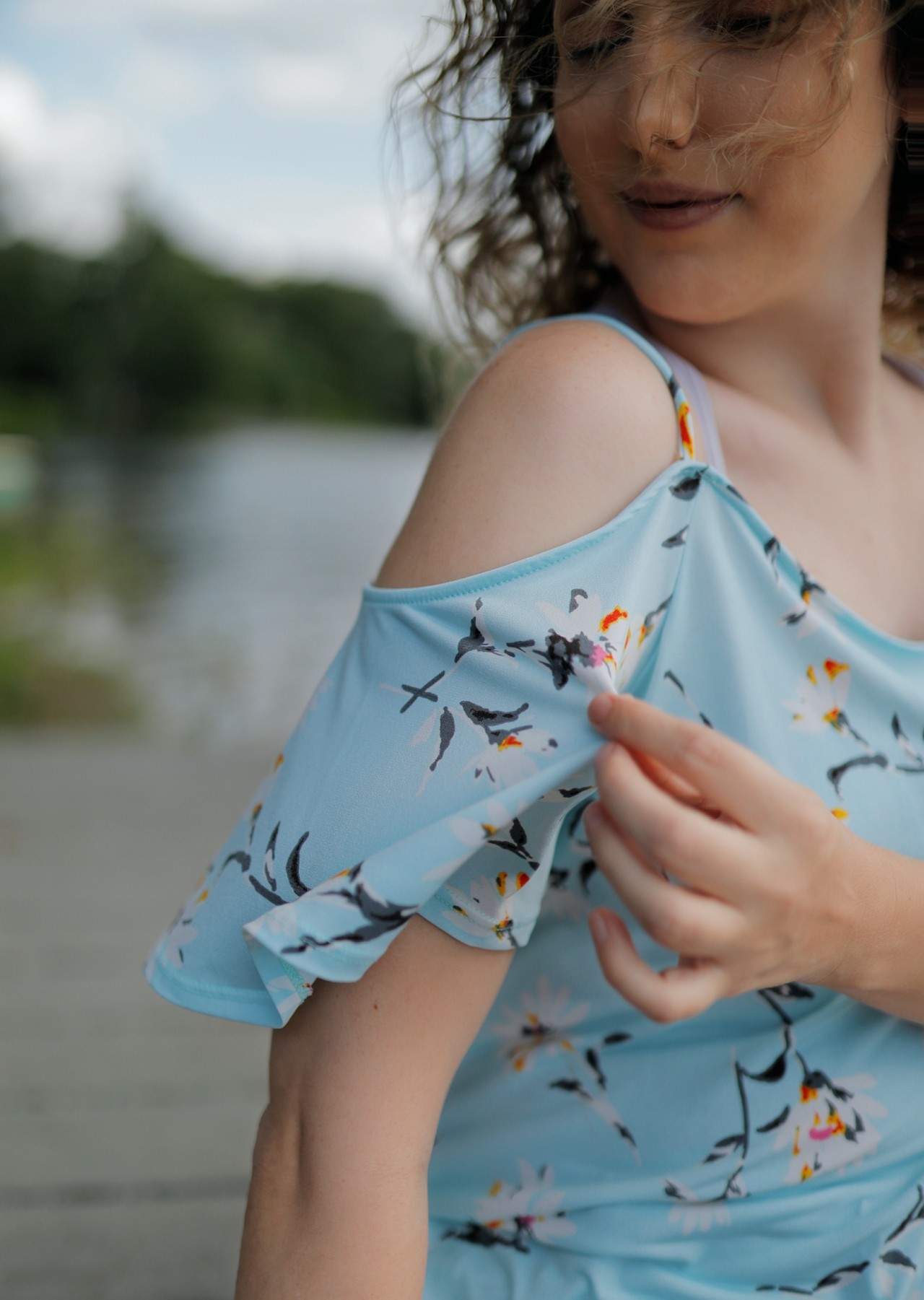 OOTD: The Cold Shoulder – Coffee & Chiffon