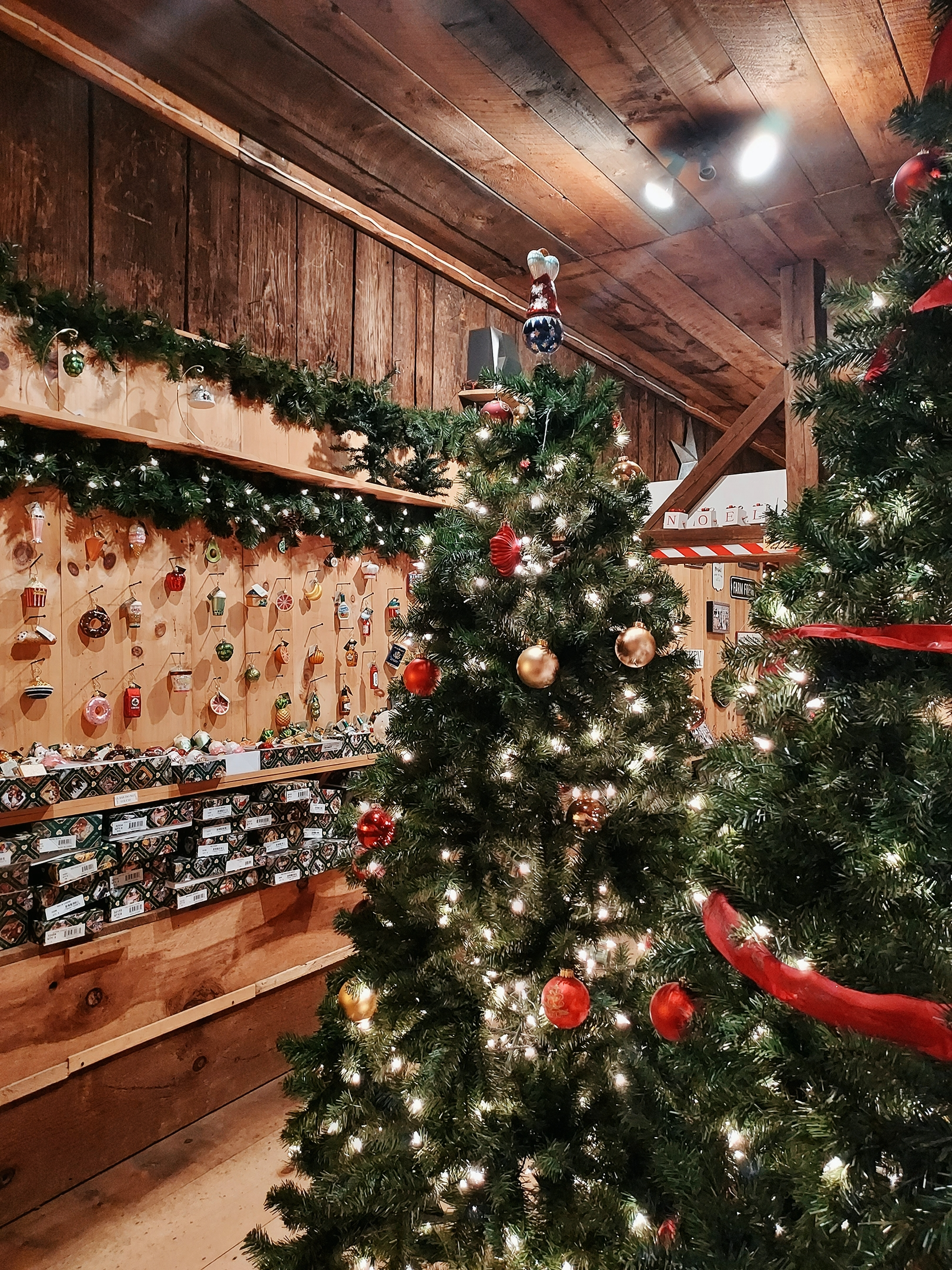 Local Loves: The Christmas Barn – Coffee & Chiffon
