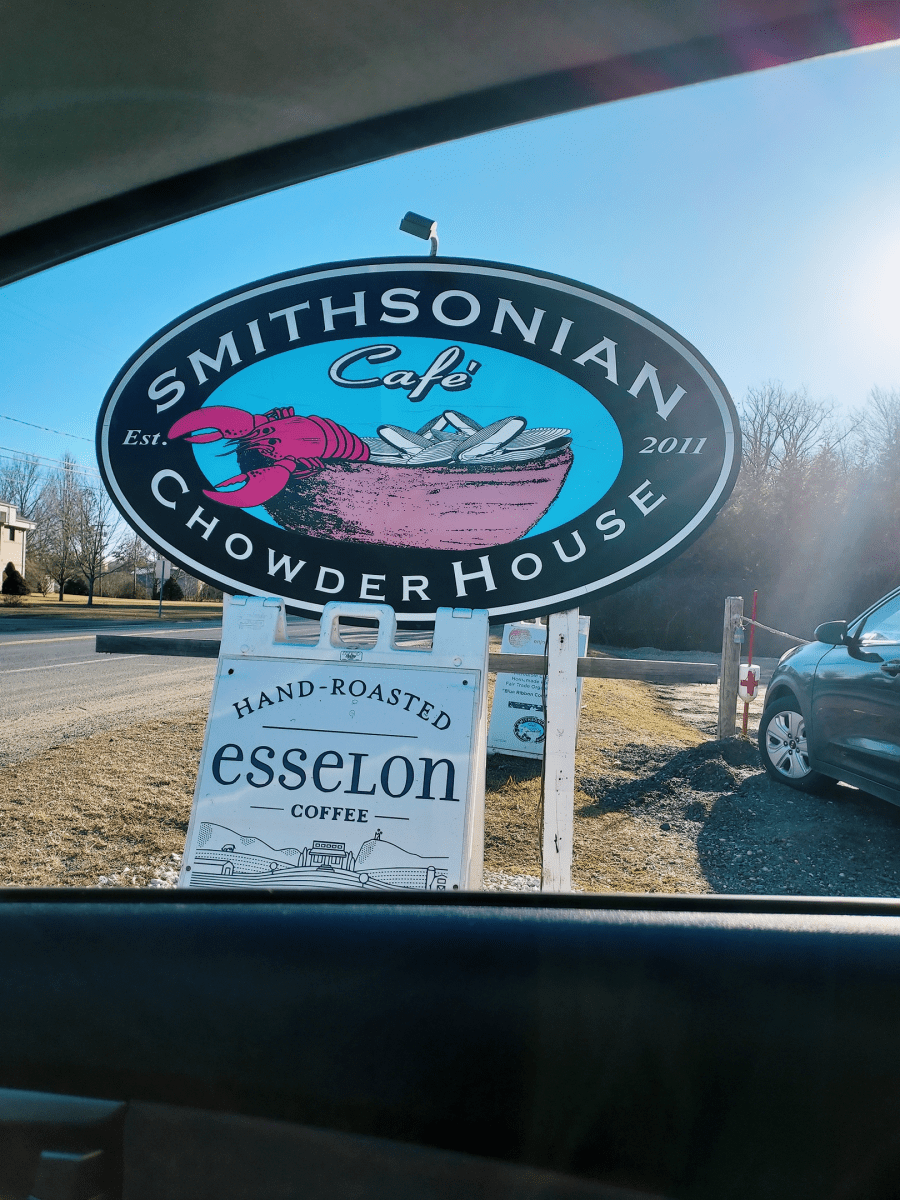 Local Loves: Smithsonian Chowderhouse – Coffee & Chiffon